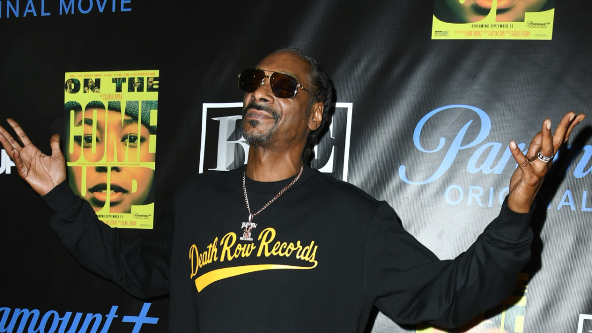 Snoop Dogg’s Blunt Roller Says He Smokes 150 Joints a Day