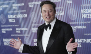 Mark Kelly, Who Musk Called a Traitor, Gets Rid of His Tesla