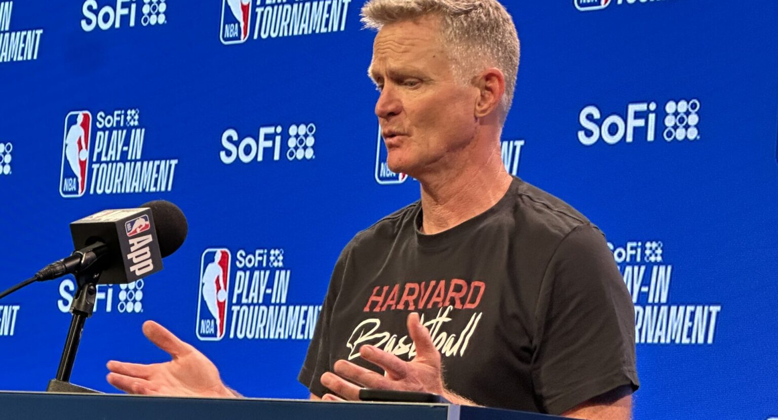 Steve Kerr Wears Harvard Shirt in Support of Trump Defiance